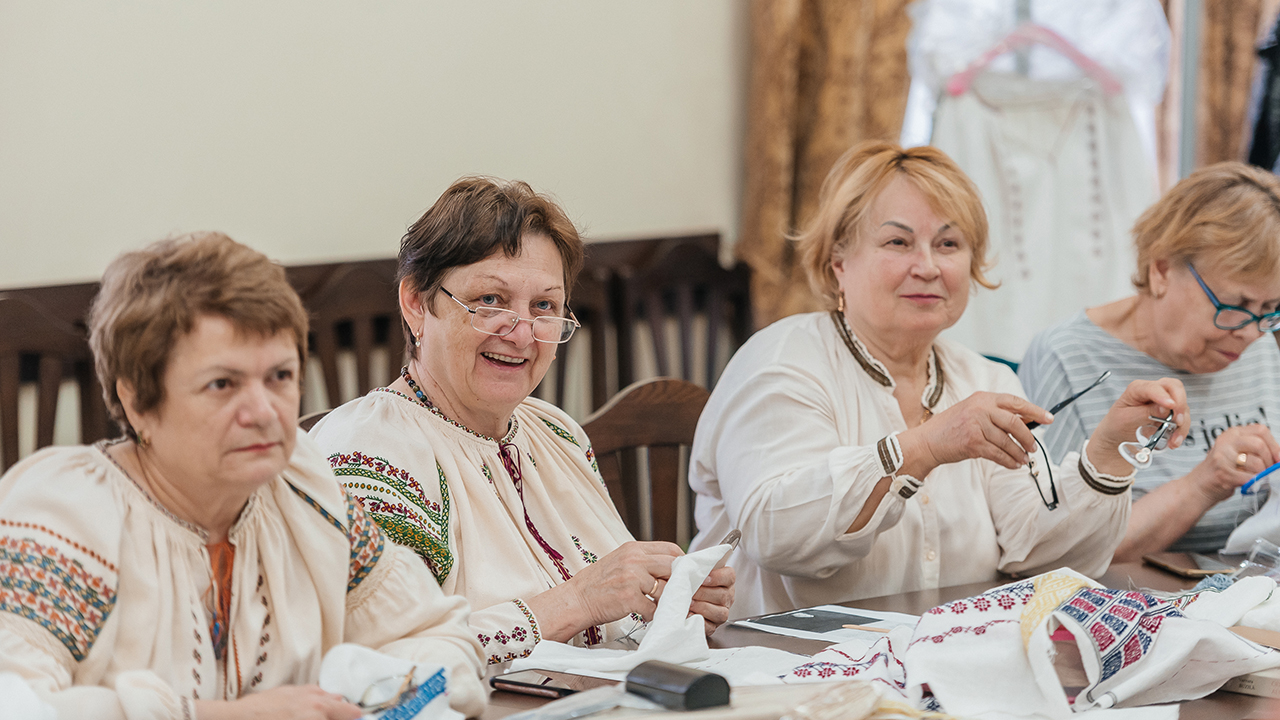 Выставка отреставрированных традиционных рубашек — в maib park - Infotag