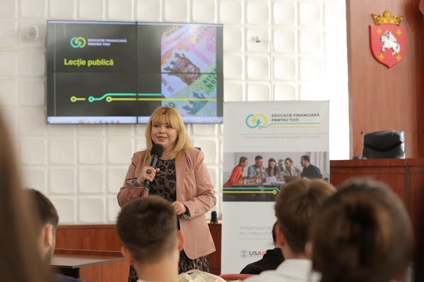 THE GOVERNOR OF THE NATIONAL BANK OF MOLDOVA ANCA DRAGU HELD A PUBLIC ...